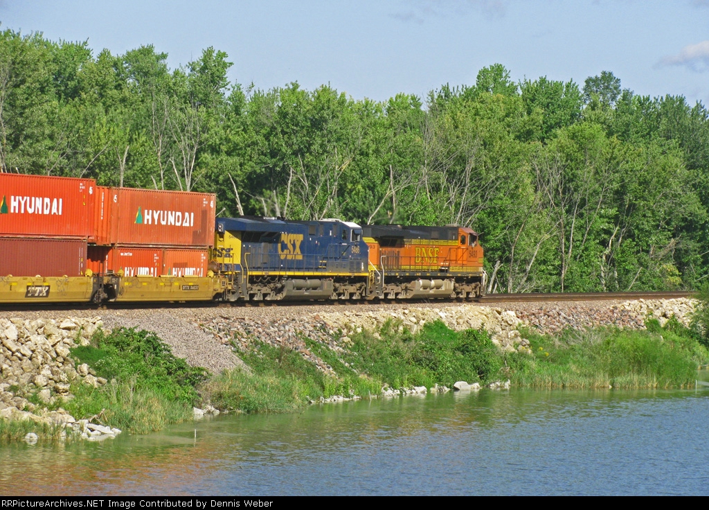 BNSF 5493, CSXT-5486, BNSF's Aurora Sub.
